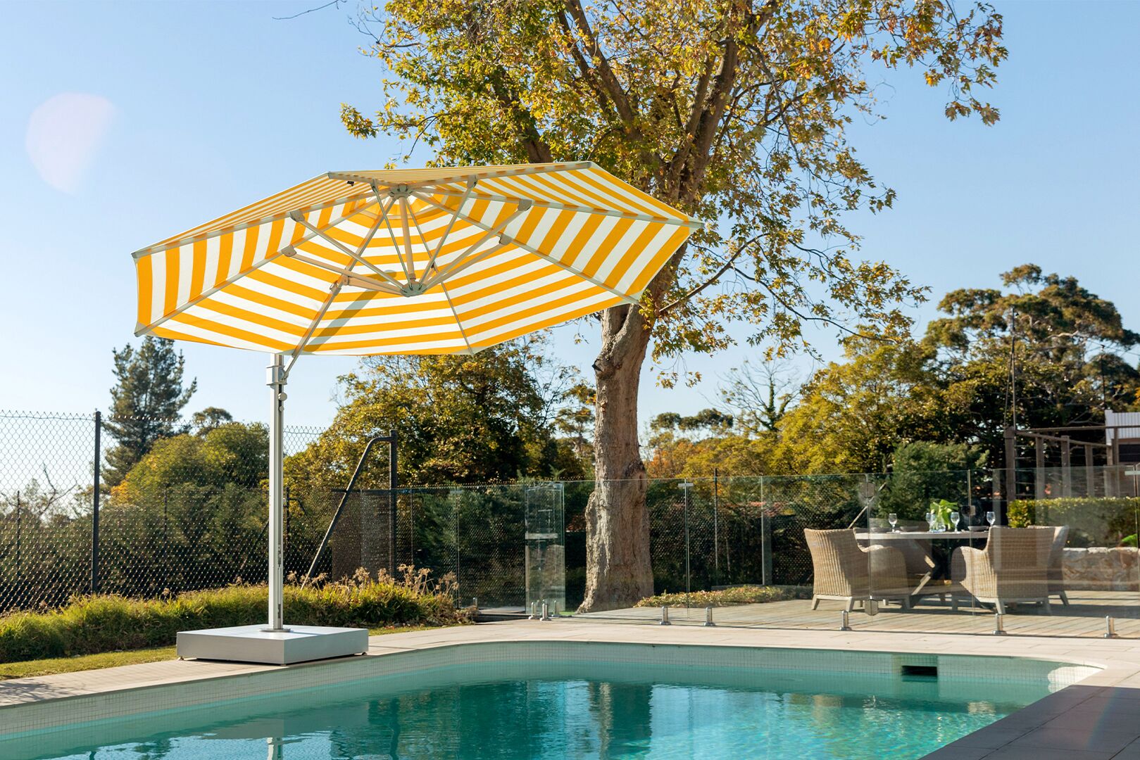 Aurora V2 Cantilever Umbrella | Premium Outdoor Shade Solution